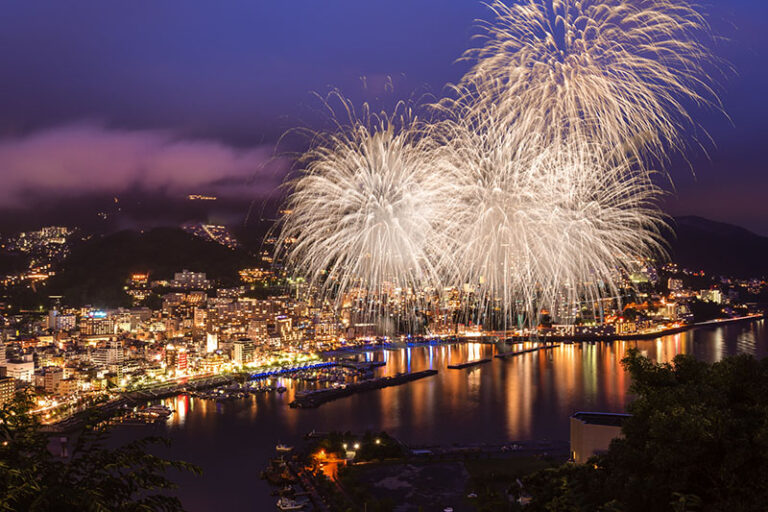 รวมไฮไลท์เที่ยว อาตามิ เมืองออนเซ็นริมทะเลใกล้โตเกียว - Chill Chill Japan