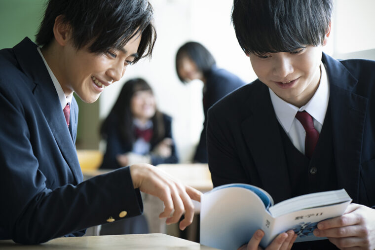 รู้จัก ยูริ (Yuri) : ทุ่งลิลลี่แห่งความรักระหว่างผู้หญิง คืออะไร ...