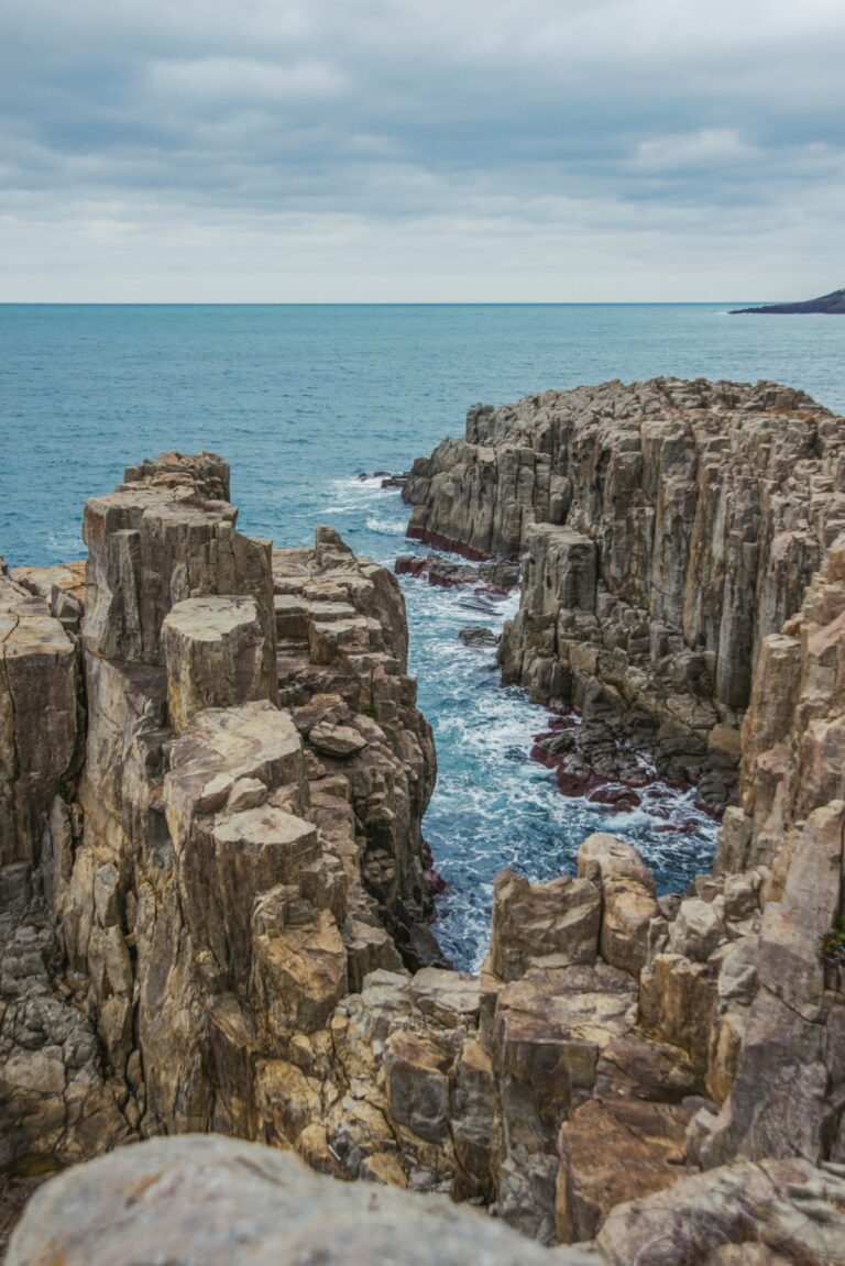 หน้าผาโทจินโบ : Tojinbo Cliffs จากตำนานอันมืดหม่นสู่สถานที่ท่องเที่ยว ...