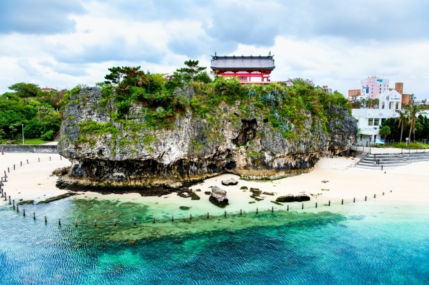 ชมวิวหลักล้าน ขอพรให้ค้าขายดี ที่ศาลเจ้า Naminoue shrine แห่ง Okinawa ...