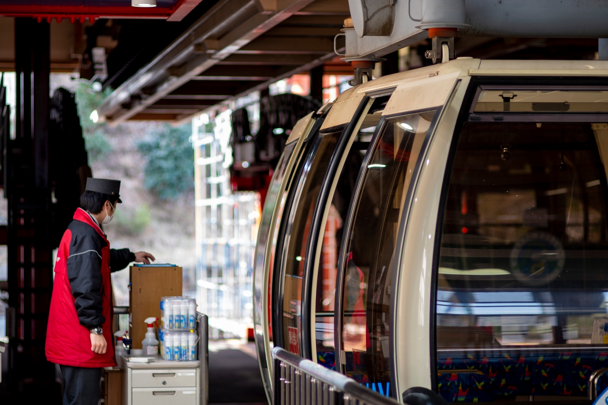 ฮาโกเนะ โรปเวย์ (Hakone Ropeway) นั่งกระเช้าลอยฟ้าชมทัศนียภาพอันงดงาม ของภูเขาไฟฟูจิ - Chill ...