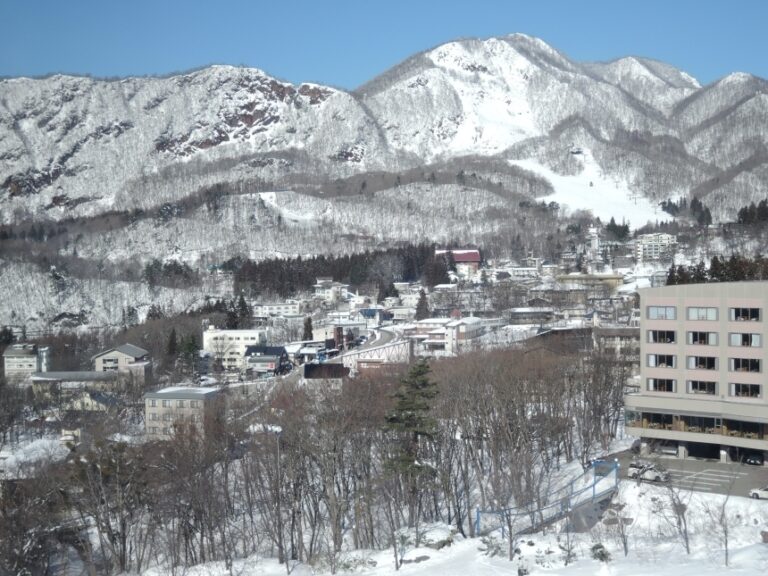 นอนแช่ออนเซ็น เล่นสกี ชีวิตดีๆ ที่ Zao Onsen - Chill Chill Japan