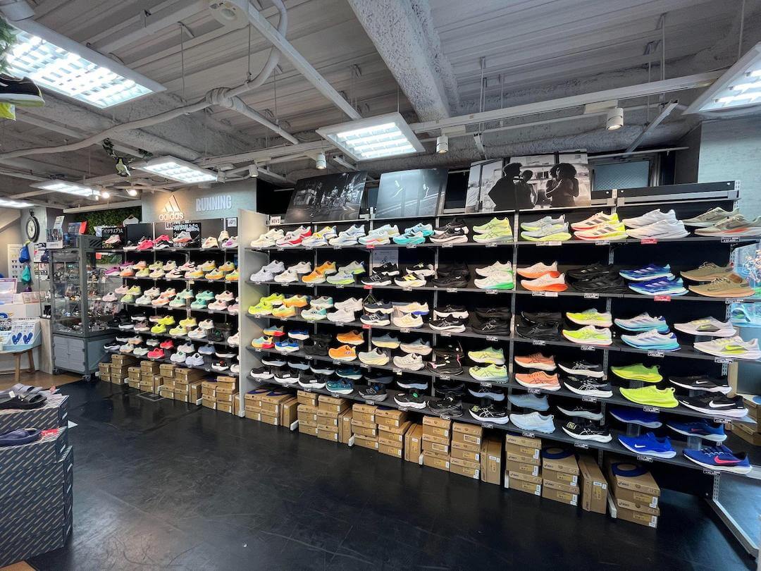 ร้านรองเท้าวิ่งในแถบคันไซ ต้องไว้ใจ SteP SPORTS สาขาโอซาก้า! - Chill ...